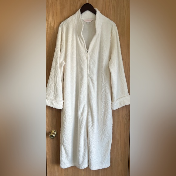 stan herman | Intimates & Sleepwear | Stan Herman Womens Sz 2x Ivory ...